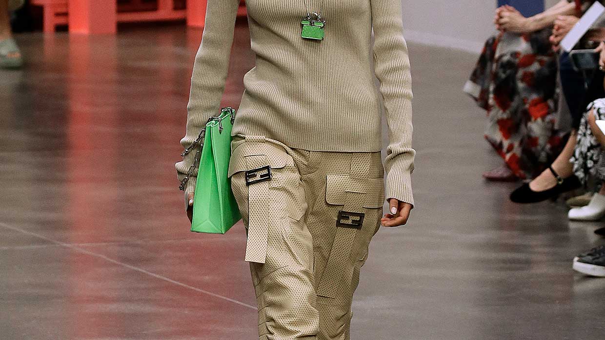 Deze modetrend voor 2023 moet je kennen: cargobroeken