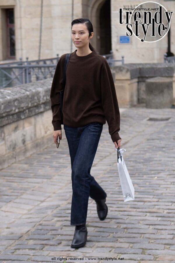 De spijkerbroeken trends voor 2024 onder de fashion modellen