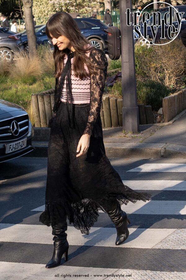 Streetstyle 2025 bij Chloé. Lang leve de seventies!