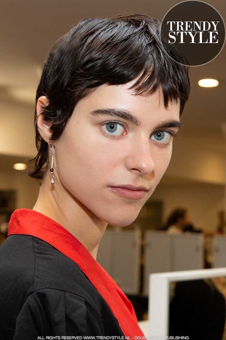 Korte kapsels vrouw 2020: matje en lange zijkanten